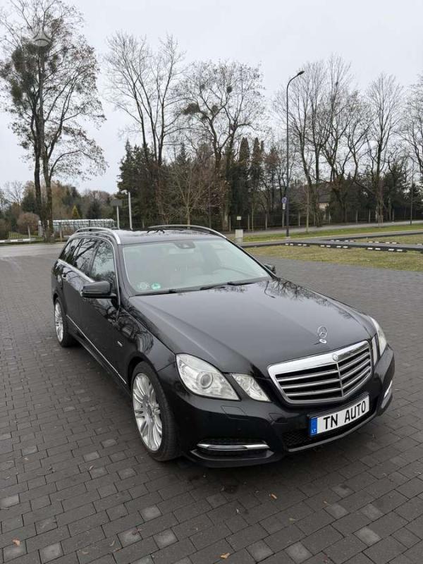 Melns Mercedes-Benz E 350 2011 Kauņa, ar dzinēja tilpumu 2.99 L un nobraukumu 310 tūkst. km par 5800 €, foto 2 vietnē AUTOMOTO.COM.LV