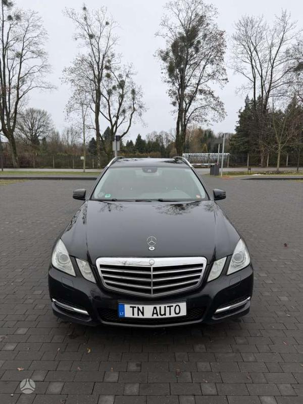 Melns Mercedes-Benz E 350 2011 Kauņa, ar dzinēja tilpumu 2.99 L un nobraukumu 310 tūkst. km par 5800 €, foto 3 vietnē AUTOMOTO.COM.LV