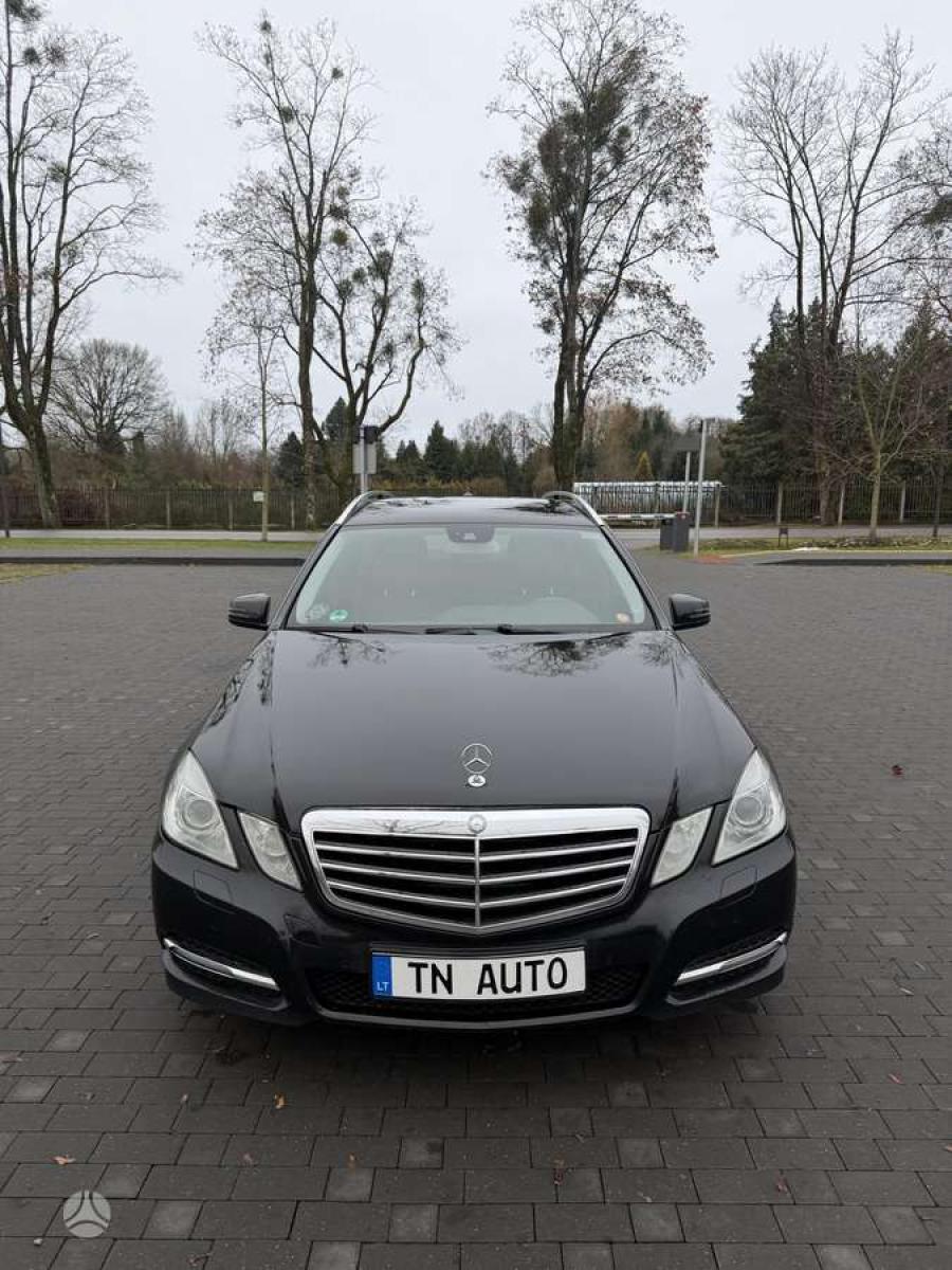Black Mercedes-Benz E 350 2011 in Kaunas, with an engine capacity of 2.99 L and mileage of 310 thousand km for 5800 €, photo 3 on AUTOMOTO.COM.LV