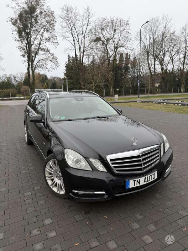 Melns Mercedes-Benz E 350 2011 Kauņa, ar dzinēja tilpumu 2.99 L un nobraukumu 310 tūkst. km par 5800 €, foto 5 vietnē AUTOMOTO.COM.LV