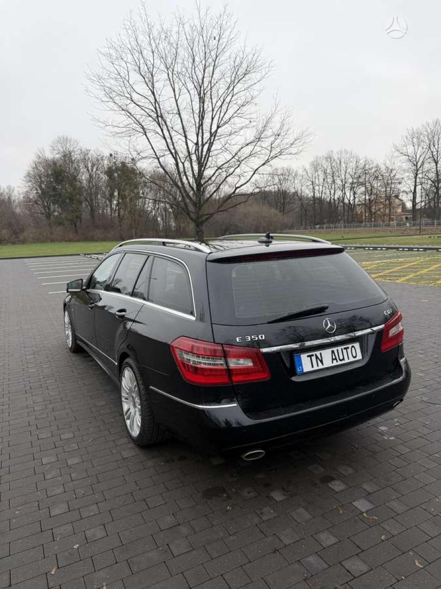 Black Mercedes-Benz E 350 2011 in Kaunas, with an engine capacity of 2.99 L and mileage of 310 thousand km for 5800 €, photo 8 on AUTOMOTO.COM.LV