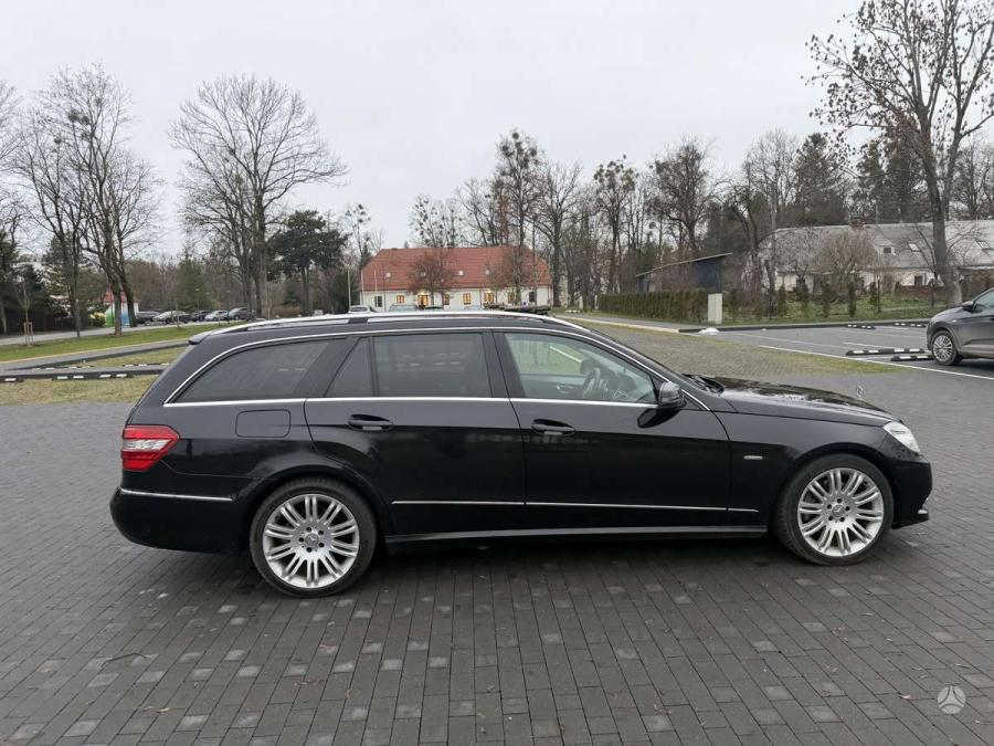 Black Mercedes-Benz E 350 2011 in Kaunas, with an engine capacity of 2.99 L and mileage of 310 thousand km for 5800 €, photo 15 on AUTOMOTO.COM.LV