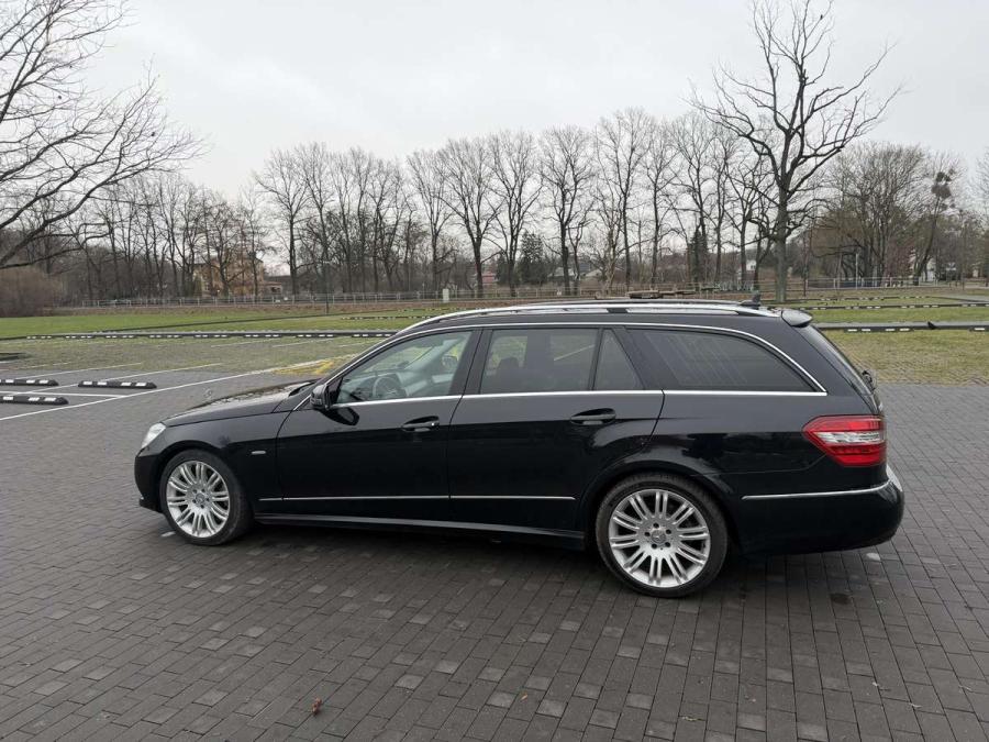 Black Mercedes-Benz E 350 2011 in Kaunas, with an engine capacity of 2.99 L and mileage of 310 thousand km for 5800 €, photo 16 on AUTOMOTO.COM.LV