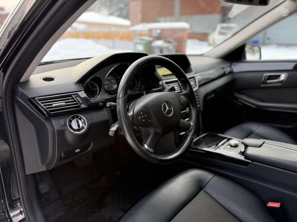 Melns Mercedes-Benz E 350 2011 Viļņa, ar dzinēja tilpumu 3.49 L un nobraukumu 385 tūkst. km par 5750 €, foto 10 vietnē AUTOMOTO.COM.LV