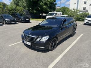 Melns Mercedes-Benz E 350 2011 Kauņa, ar dzinēja tilpumu 3.00 L un nobraukumu 292 tūkst. km par 10250 €, foto  vietnē AUTOMOTO.COM.LV