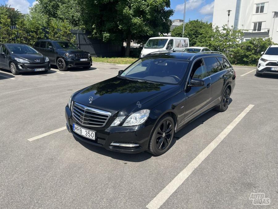 Melns Mercedes-Benz E 350 2011 Kauņa, ar dzinēja tilpumu 3.00 L un nobraukumu 292 tūkst. km par 10250 €, foto 1 vietnē AUTOMOTO.COM.LV