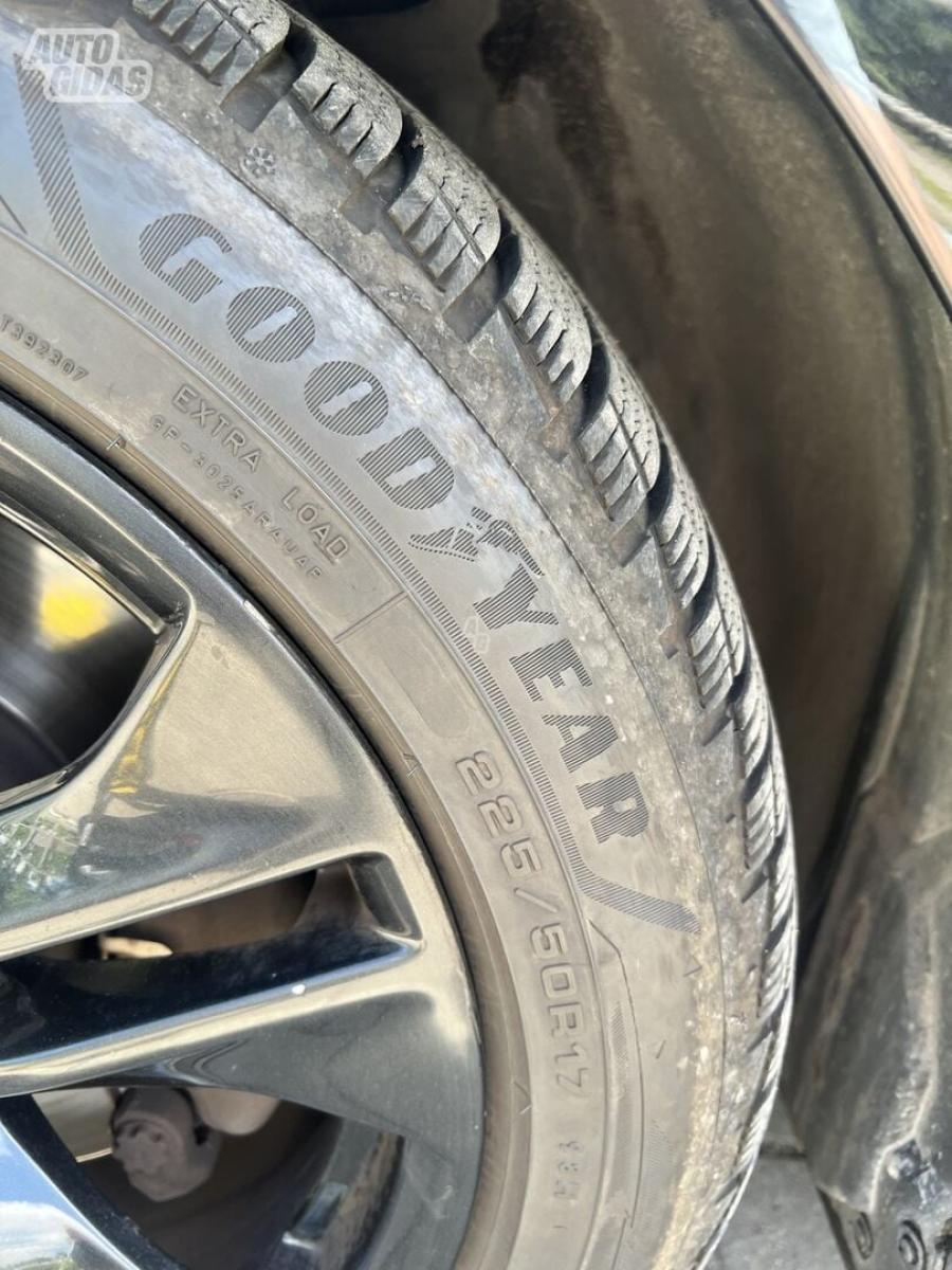 Melns Mercedes-Benz E 350 2011 Kauņa, ar dzinēja tilpumu 3.00 L un nobraukumu 292 tūkst. km par 10250 €, foto 18 vietnē AUTOMOTO.COM.LV