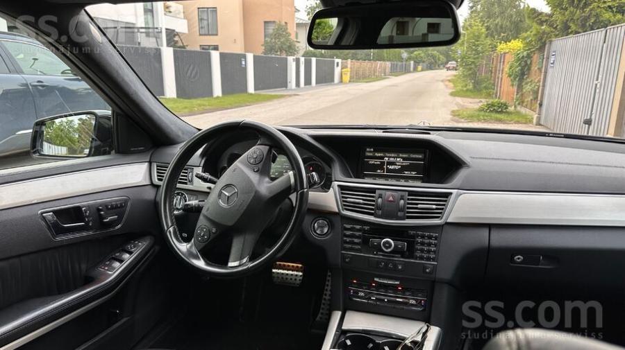 Black Mercedes-Benz E 350 2011 in Jurmala, with an engine capacity of 3.00 L and mileage of 440 thousand km for 7000 €, photo 18 on AUTOMOTO.COM.LV