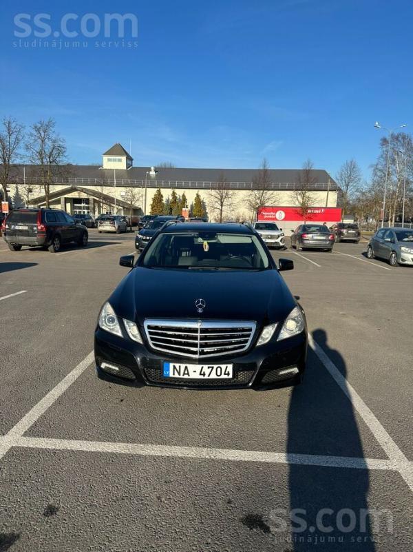 Black Mercedes-Benz E 350 2011 in Riga, with an engine capacity of 3.00 L and mileage of 297 thousand km for 7500 €, photo 1 on AUTOMOTO.COM.LV