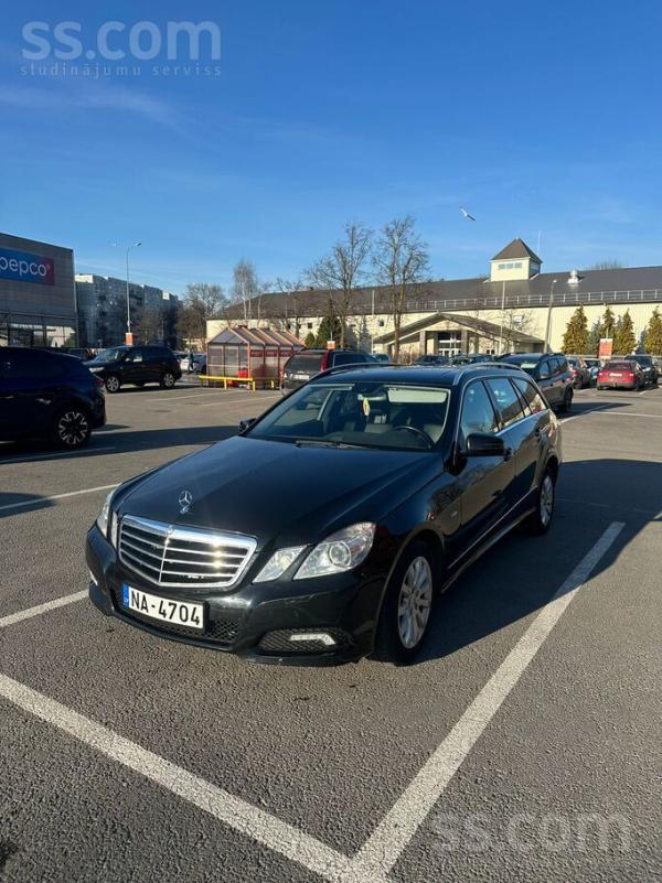Black Mercedes-Benz E 350 2011 in Riga, with an engine capacity of 3.00 L and mileage of 297 thousand km for 7500 €, photo 8 on AUTOMOTO.COM.LV