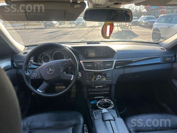 Black Mercedes-Benz E 350 2011 in Riga, with an engine capacity of 3.00 L and mileage of 297 thousand km for 7500 €, photo 10 on AUTOMOTO.COM.LV