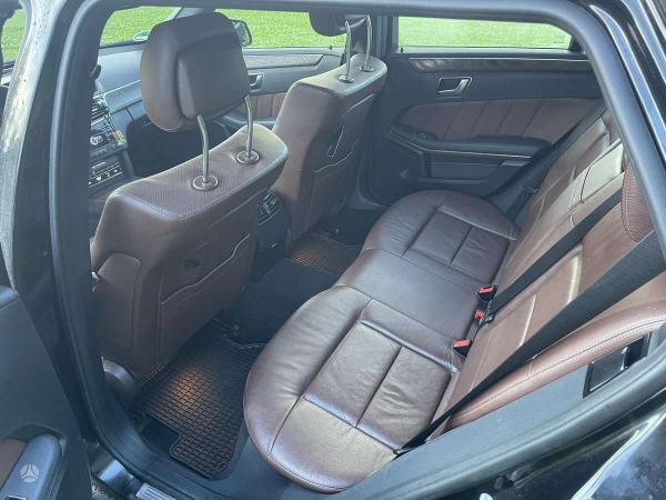Melns Mercedes-Benz E 350 2011 Švenčionys, ar dzinēja tilpumu 2.99 L un nobraukumu 406 tūkst. km par 7900 €, foto 7 vietnē AUTOMOTO.COM.LV