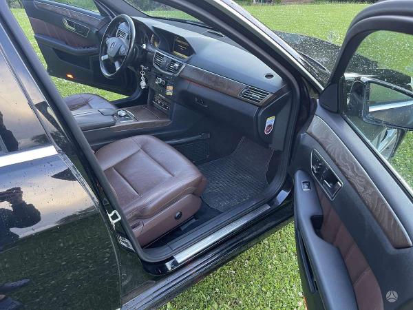 Melns Mercedes-Benz E 350 2011 Švenčionys, ar dzinēja tilpumu 2.99 L un nobraukumu 406 tūkst. km par 7900 €, foto 10 vietnē AUTOMOTO.COM.LV