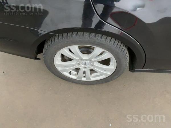Черный Мерседес E 350 2011 в Рига, объемом двигателя 3.00 л и пробегом 441 тыс. км за 4850 €, фото 4 на AUTOMOTO.COM.LV