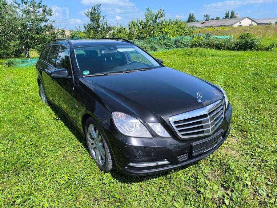 Melns Mercedes-Benz E 350 2011 Rīga, ar dzinēja tilpumu 3.00 L un nobraukumu 441 tūkst. km par 4850 €, foto 1 vietnē AUTOMOTO.COM.LV