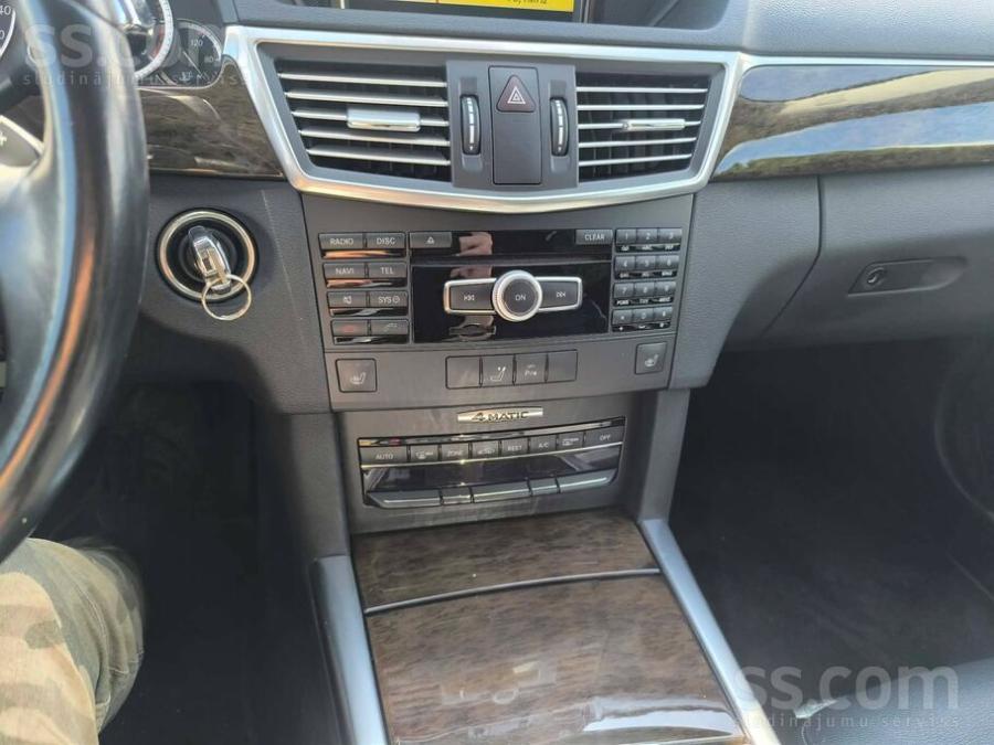 Melns Mercedes-Benz E 350 2011 Rīga, ar dzinēja tilpumu 3.00 L un nobraukumu 441 tūkst. km par 4850 €, foto 13 vietnē AUTOMOTO.COM.LV