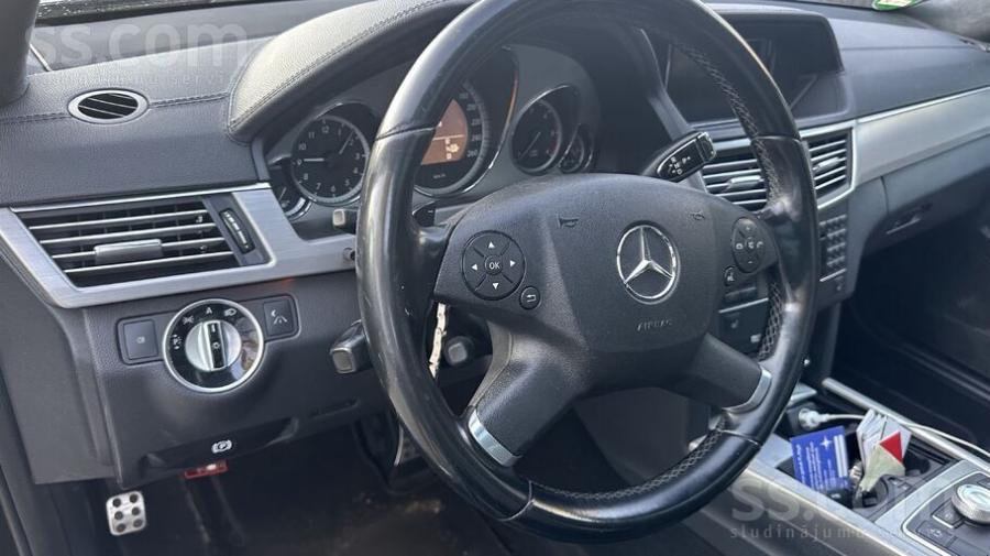 Melns Mercedes-Benz E 350 2011 Jūrmala, ar dzinēja tilpumu 3.00 L un nobraukumu 440 tūkst. km par 8000 €, foto 18 vietnē AUTOMOTO.COM.LV