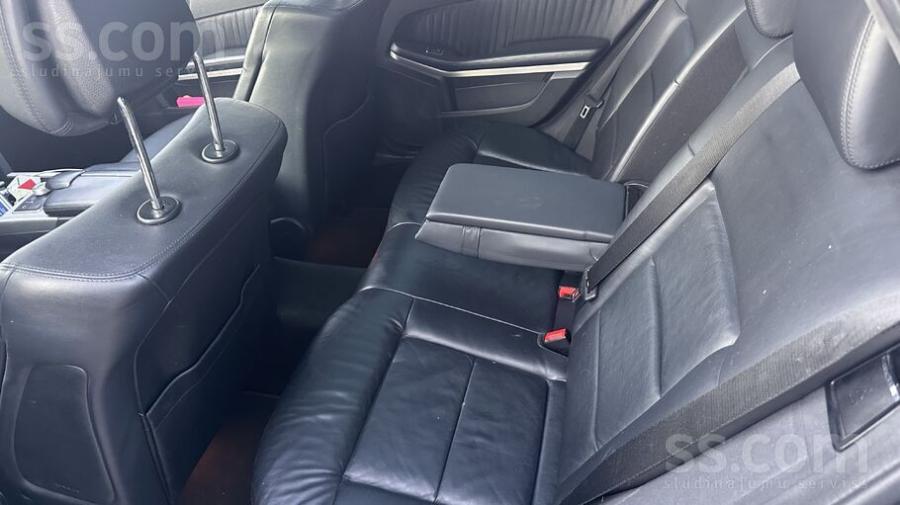 Melns Mercedes-Benz E 350 2011 Jūrmala, ar dzinēja tilpumu 3.00 L un nobraukumu 440 tūkst. km par 8000 €, foto 26 vietnē AUTOMOTO.COM.LV