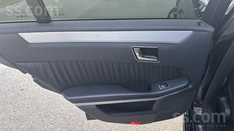 Melns Mercedes-Benz E 350 2011 Jūrmala, ar dzinēja tilpumu 3.00 L un nobraukumu 440 tūkst. km par 8000 €, foto 27 vietnē AUTOMOTO.COM.LV