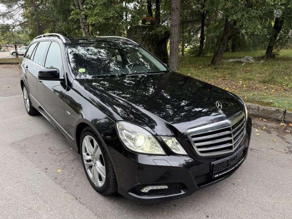 Black Mercedes-Benz E 350 2011 in Raseiniai, with an engine capacity of 3.00 L and mileage of 300 thousand km for 2950 €, photo 1 on AUTOMOTO.COM.LV