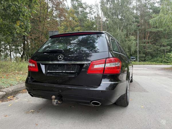 Black Mercedes-Benz E 350 2011 in Raseiniai, with an engine capacity of 3.00 L and mileage of 300 thousand km for 2950 €, photo 4 on AUTOMOTO.COM.LV