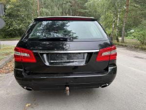 Black Mercedes-Benz E 350 2011 in Raseiniai, with an engine capacity of 3.00 L and mileage of 300 thousand km for 2950 €, photo 7 on AUTOMOTO.COM.LV