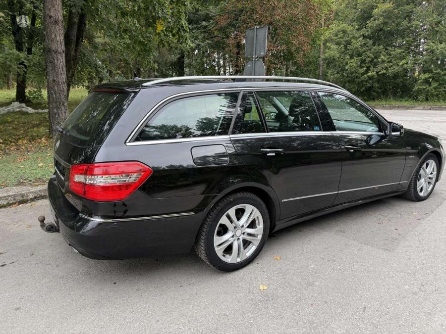 Black Mercedes-Benz E 350 2011 in Raseiniai, with an engine capacity of 3.00 L and mileage of 300 thousand km for 2950 €, photo 9 on AUTOMOTO.COM.LV