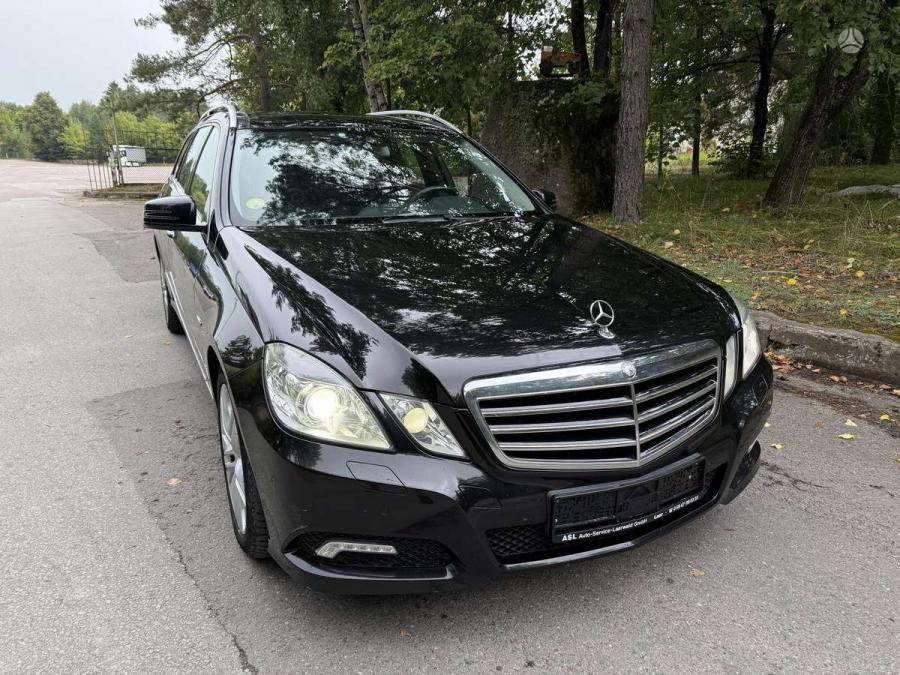 Black Mercedes-Benz E 350 2011 in Raseiniai, with an engine capacity of 3.00 L and mileage of 300 thousand km for 2950 €, photo 10 on AUTOMOTO.COM.LV