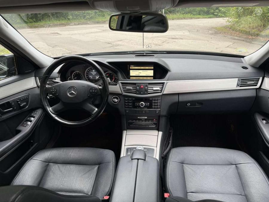 Black Mercedes-Benz E 350 2011 in Raseiniai, with an engine capacity of 3.00 L and mileage of 300 thousand km for 2950 €, photo 13 on AUTOMOTO.COM.LV