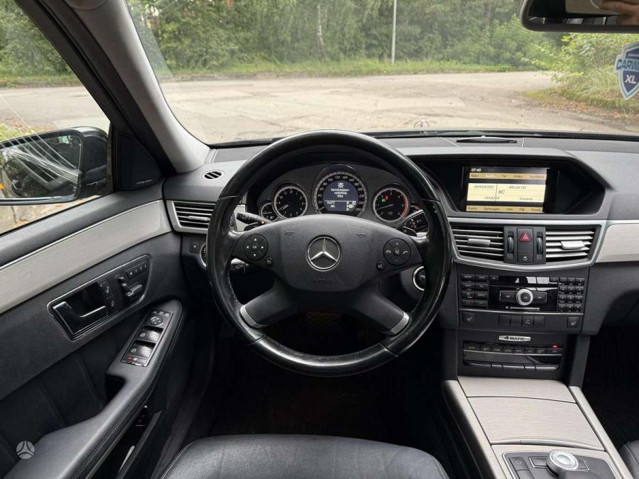 Black Mercedes-Benz E 350 2011 in Raseiniai, with an engine capacity of 3.00 L and mileage of 300 thousand km for 2950 €, photo 14 on AUTOMOTO.COM.LV