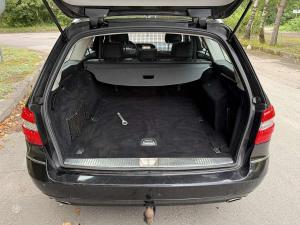 Black Mercedes-Benz E 350 2011 in Raseiniai, with an engine capacity of 3.00 L and mileage of 300 thousand km for 2950 €, photo 16 on AUTOMOTO.COM.LV