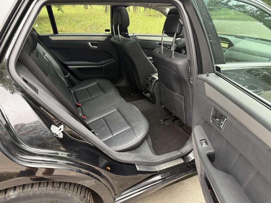 Black Mercedes-Benz E 350 2011 in Raseiniai, with an engine capacity of 3.00 L and mileage of 300 thousand km for 2950 €, photo 17 on AUTOMOTO.COM.LV
