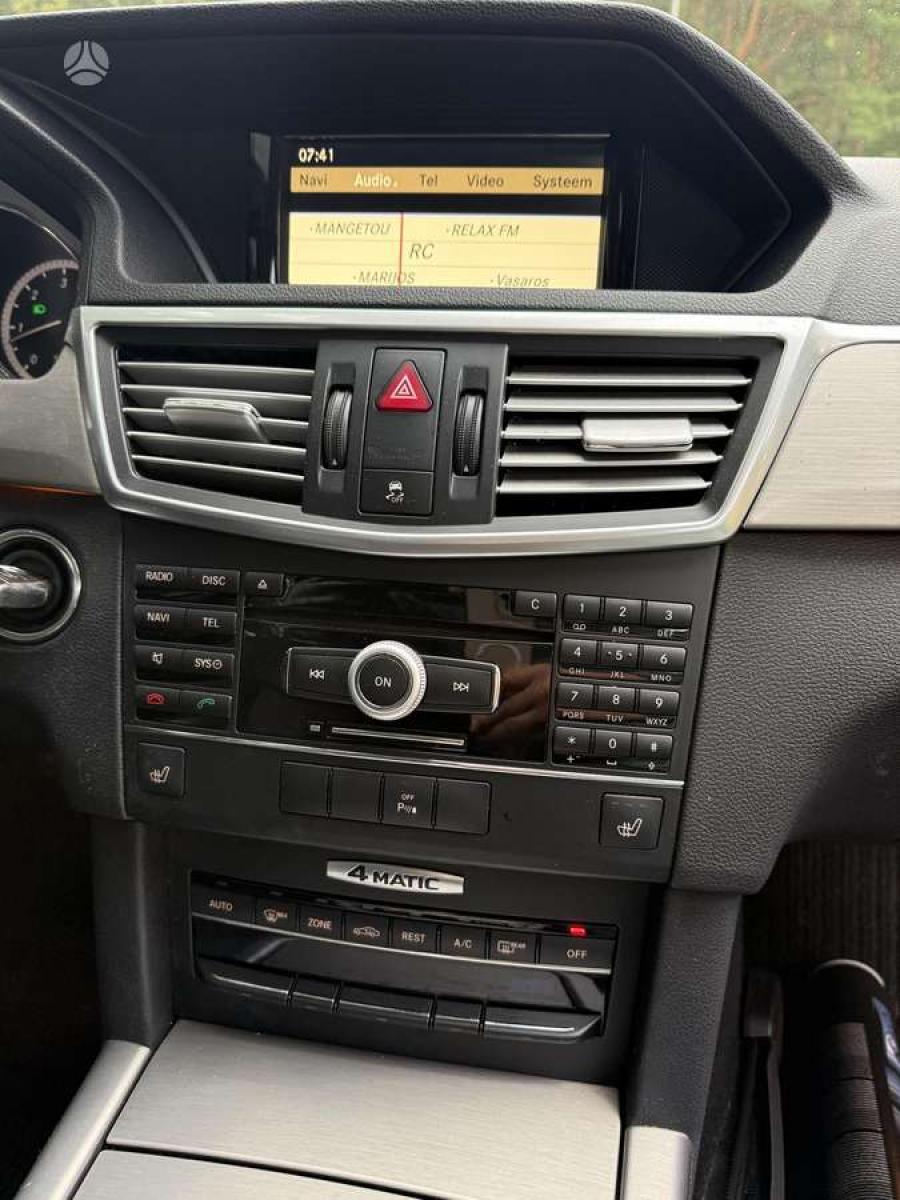 Black Mercedes-Benz E 350 2011 in Raseiniai, with an engine capacity of 3.00 L and mileage of 300 thousand km for 2950 €, photo 19 on AUTOMOTO.COM.LV