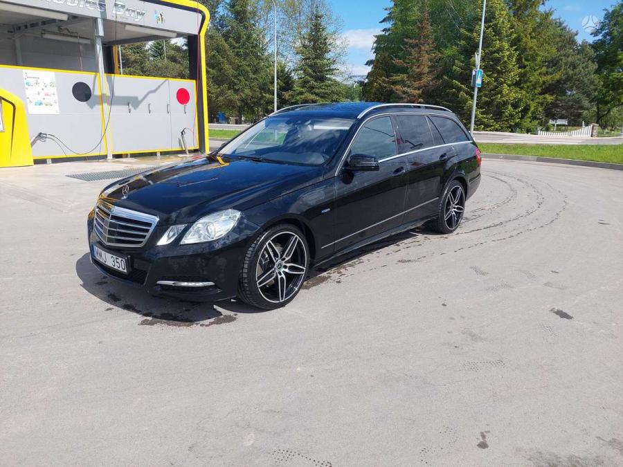 Melns Mercedes-Benz E 350 2011 Ariogala, ar dzinēja tilpumu 2.99 L un nobraukumu 340 tūkst. km par 6650 €, foto 1 vietnē AUTOMOTO.COM.LV