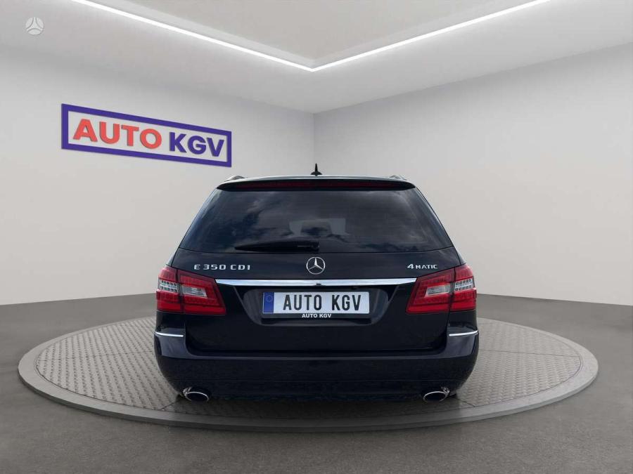 Melns Mercedes-Benz E 350 2011 Kauņa, ar dzinēja tilpumu 3.00 L un nobraukumu 293 tūkst. km par 8799 €, foto 5 vietnē AUTOMOTO.COM.LV