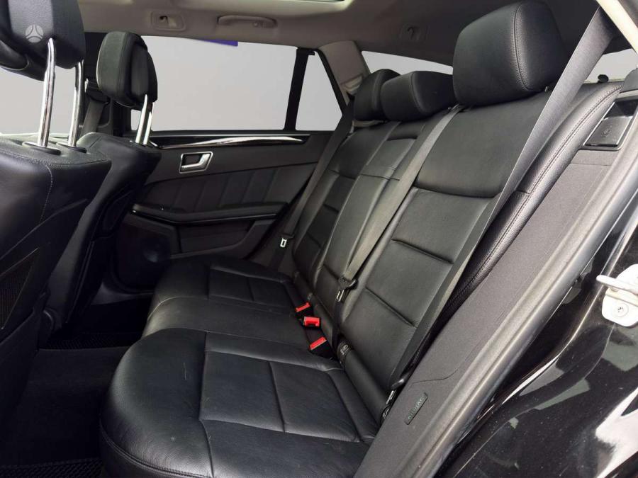 Melns Mercedes-Benz E 350 2011 Kauņa, ar dzinēja tilpumu 3.00 L un nobraukumu 293 tūkst. km par 8799 €, foto 12 vietnē AUTOMOTO.COM.LV
