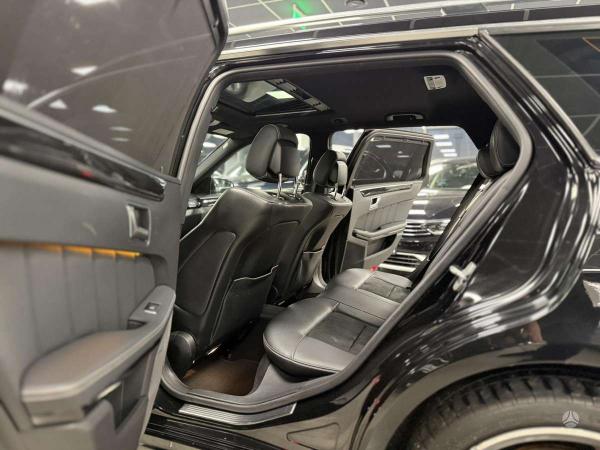 Melns Mercedes-Benz E 350 2012 Klaipėda, ar dzinēja tilpumu 2.99 L un nobraukumu 240 tūkst. km par 9990 €, foto 5 vietnē AUTOMOTO.COM.LV