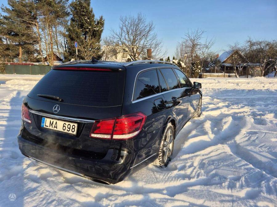 Black Mercedes-Benz E 350 2013 in Vilnius, with an engine capacity of 3.00 L and mileage of 517 thousand km for 6400 €, photo 4 on AUTOMOTO.COM.LV