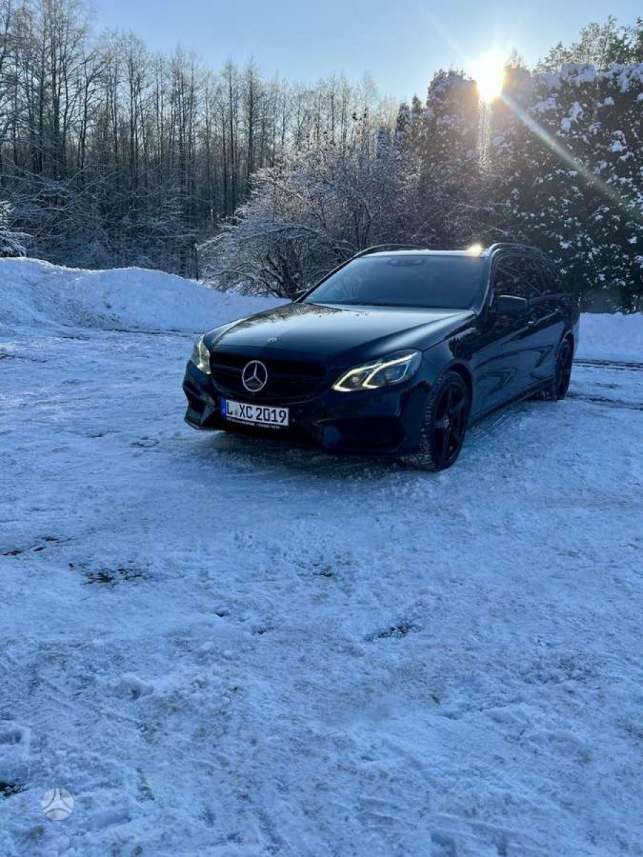 Black Mercedes-Benz E 350 2013 in Elektrenai, with an engine capacity of 2.99 L and mileage of 289 thousand km for 10990 €, photo 2 on AUTOMOTO.COM.LV