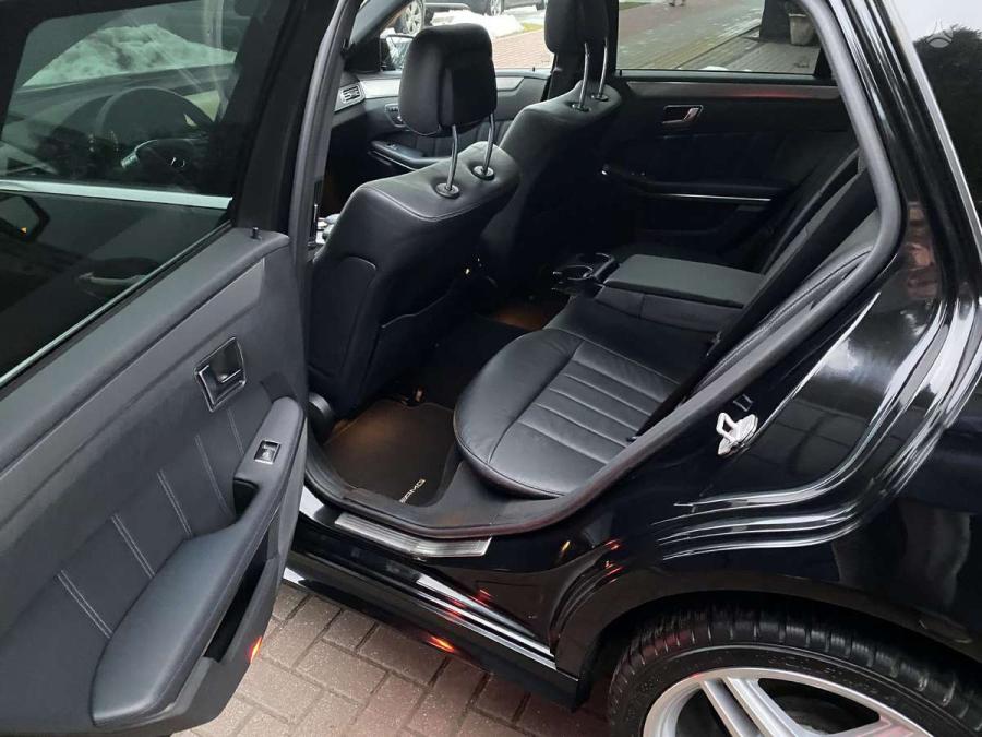 Black Mercedes-Benz E 350 2013 in Marijampole, with an engine capacity of 2.99 L and mileage of 276 thousand km for 11999 €, photo 31 on AUTOMOTO.COM.LV