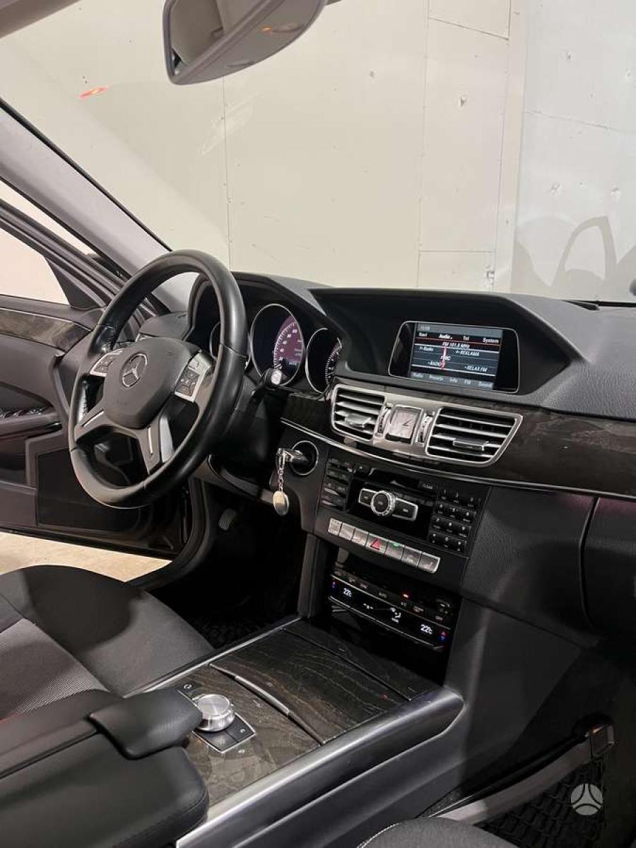 Black Mercedes-Benz E 350 2013 in Klaipeda, with an engine capacity of 2.99 L and mileage of 198 thousand km for 8888 €, photo 3 on AUTOMOTO.COM.LV