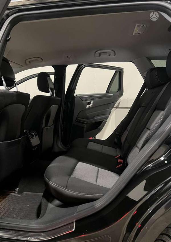 Melns Mercedes-Benz E 350 2013 Klaipėda, ar dzinēja tilpumu 2.99 L un nobraukumu 198 tūkst. km par 8888 €, foto 5 vietnē AUTOMOTO.COM.LV
