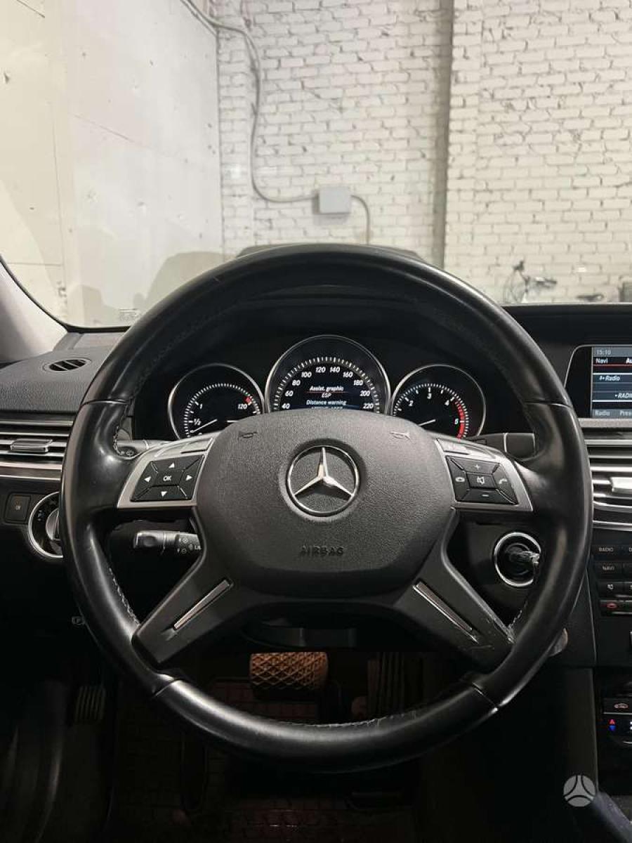 Black Mercedes-Benz E 350 2013 in Klaipeda, with an engine capacity of 2.99 L and mileage of 198 thousand km for 8888 €, photo 7 on AUTOMOTO.COM.LV