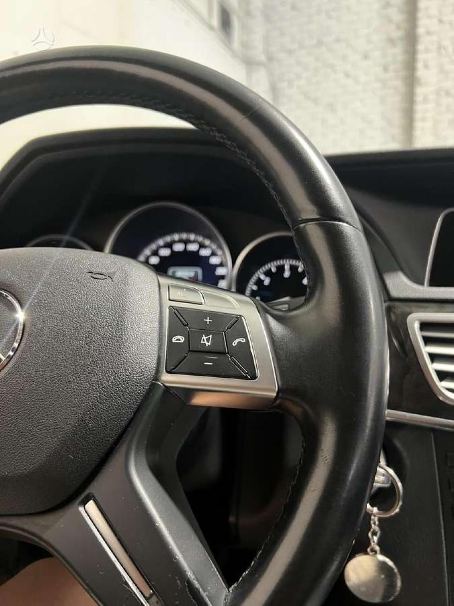 Black Mercedes-Benz E 350 2013 in Klaipeda, with an engine capacity of 2.99 L and mileage of 198 thousand km for 8888 €, photo 9 on AUTOMOTO.COM.LV