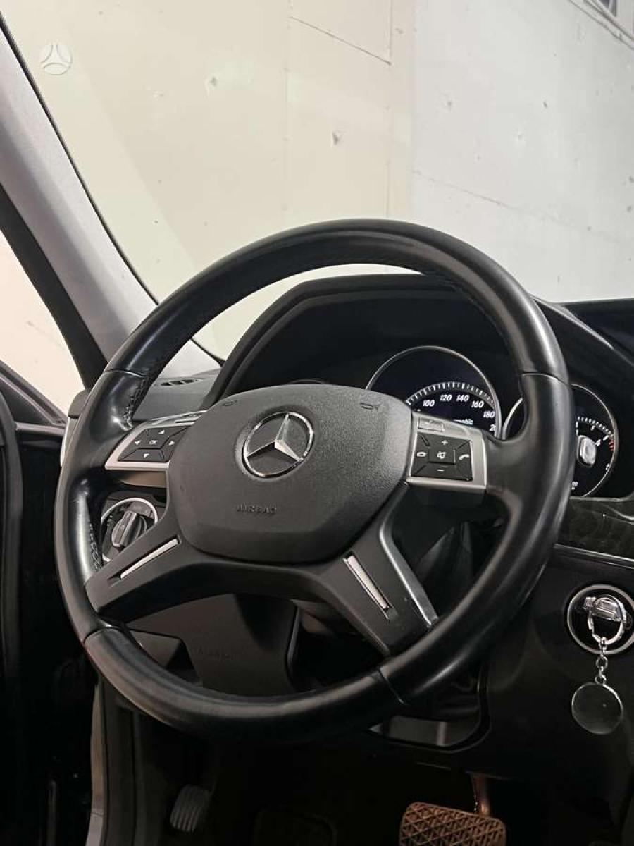 Black Mercedes-Benz E 350 2013 in Klaipeda, with an engine capacity of 2.99 L and mileage of 198 thousand km for 8888 €, photo 12 on AUTOMOTO.COM.LV