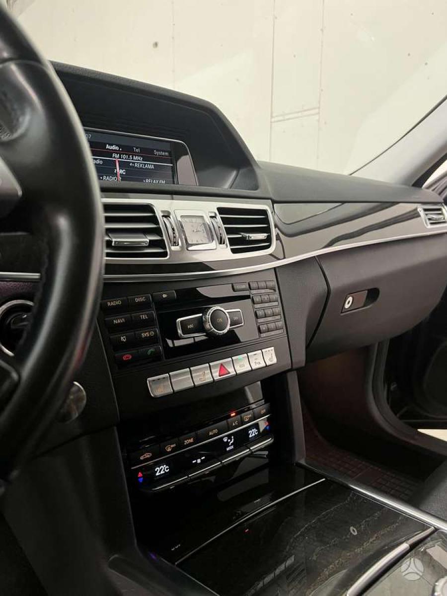 Black Mercedes-Benz E 350 2013 in Klaipeda, with an engine capacity of 2.99 L and mileage of 198 thousand km for 8888 €, photo 13 on AUTOMOTO.COM.LV