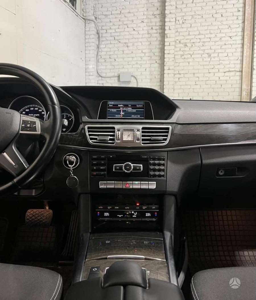 Black Mercedes-Benz E 350 2013 in Klaipeda, with an engine capacity of 2.99 L and mileage of 198 thousand km for 8888 €, photo 20 on AUTOMOTO.COM.LV