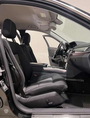 Black Mercedes-Benz E 350 2013 in Klaipeda, with an engine capacity of 2.99 L and mileage of 198 thousand km for 8888 €, photo 24 on AUTOMOTO.COM.LV