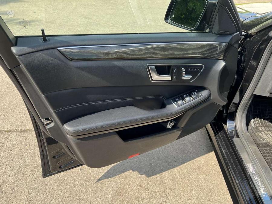 Melns Mercedes-Benz E 350 2014 Šauļi, ar dzinēja tilpumu 3.50 L un nobraukumu 92 tūkst. km par 17900 €, foto 19 vietnē AUTOMOTO.COM.LV
