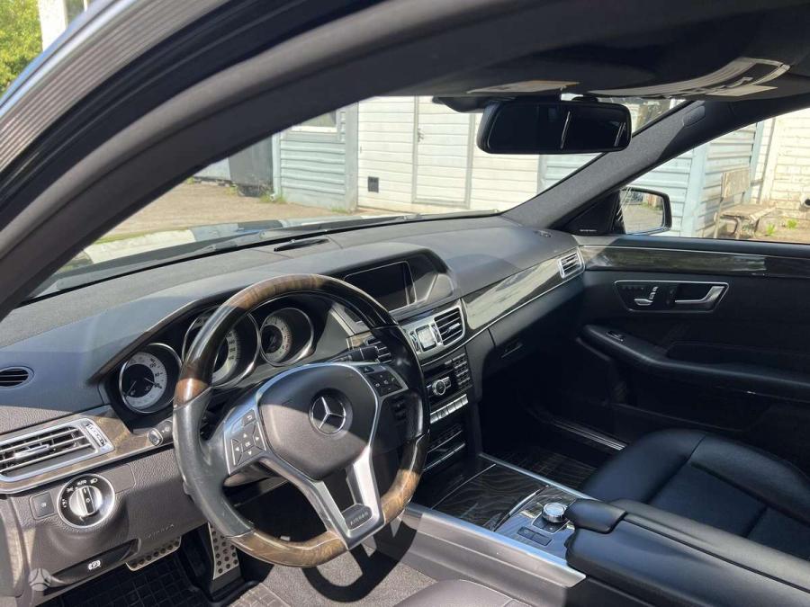 Melns Mercedes-Benz E 350 2014 Šauļi, ar dzinēja tilpumu 3.50 L un nobraukumu 92 tūkst. km par 17900 €, foto 22 vietnē AUTOMOTO.COM.LV